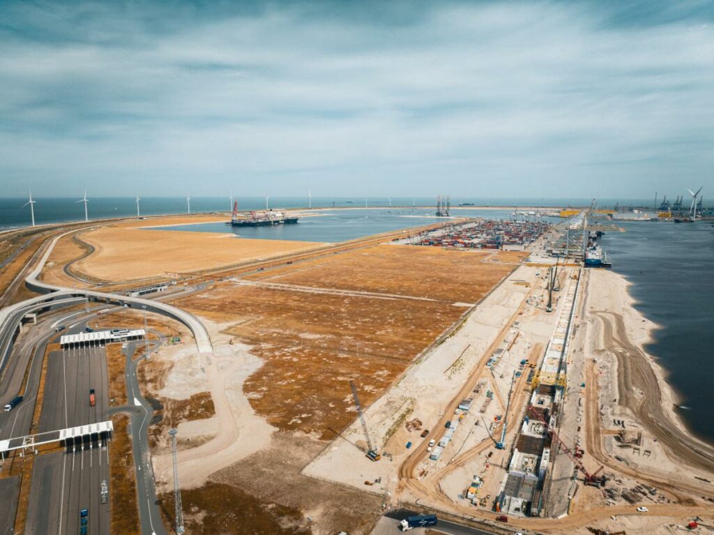 Rotterdam RWG terminal with € 500 million expansion plans | Container ...