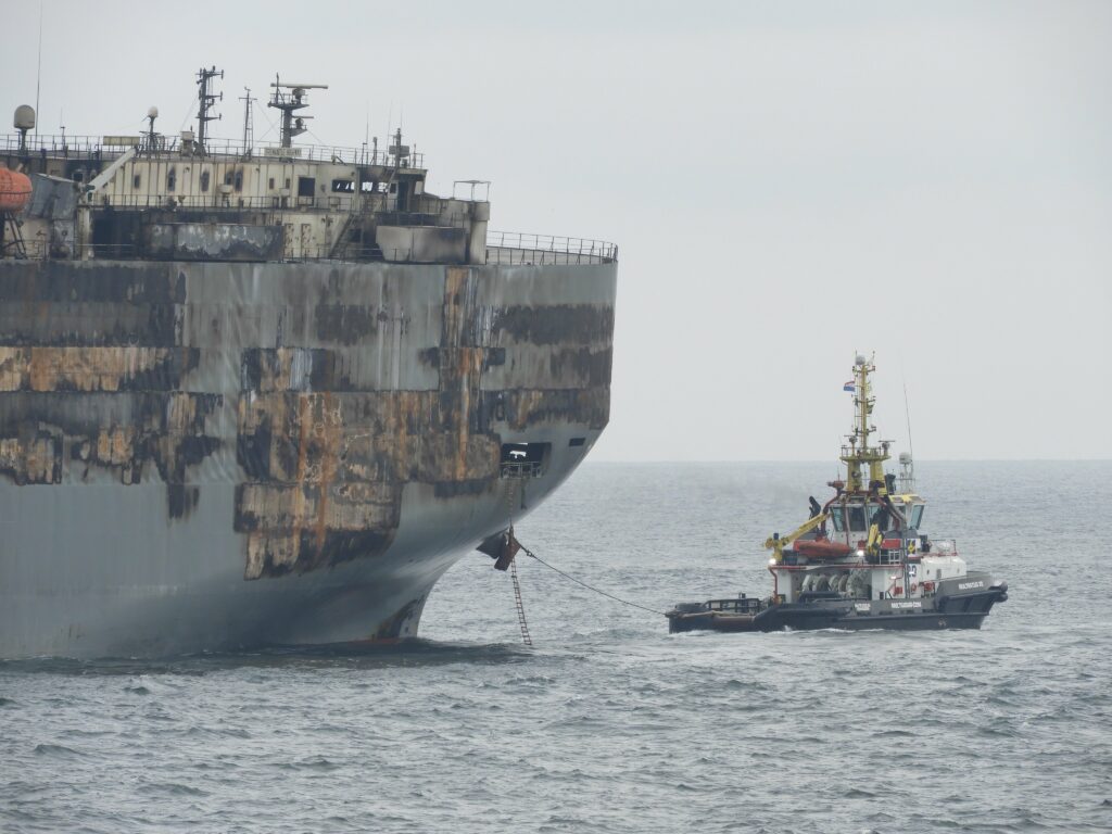 Fire-damaged Fremantle Highway Reached its Destination to port ...