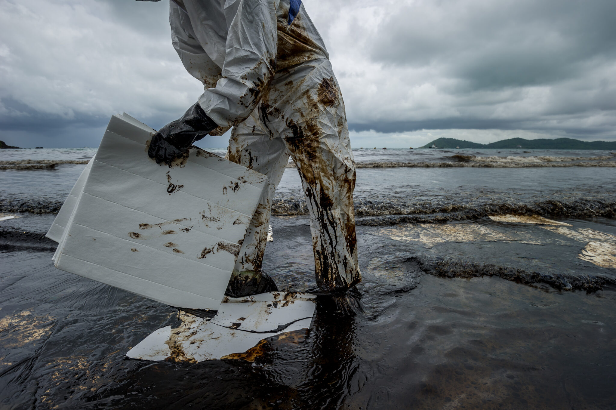 IOPC Funds urges rapid probe for oil spills from unsafe ships ...