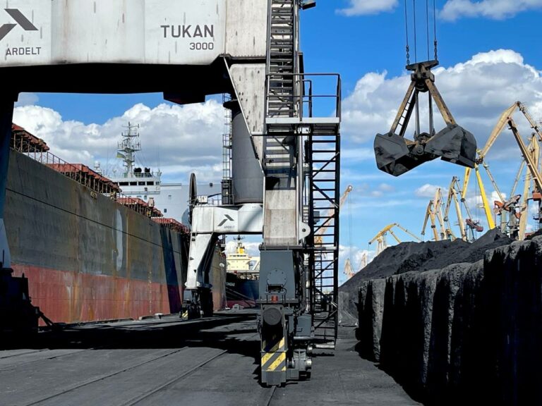 A ship with record 195,700 tonnes of cargo left Pivdennyi port ...