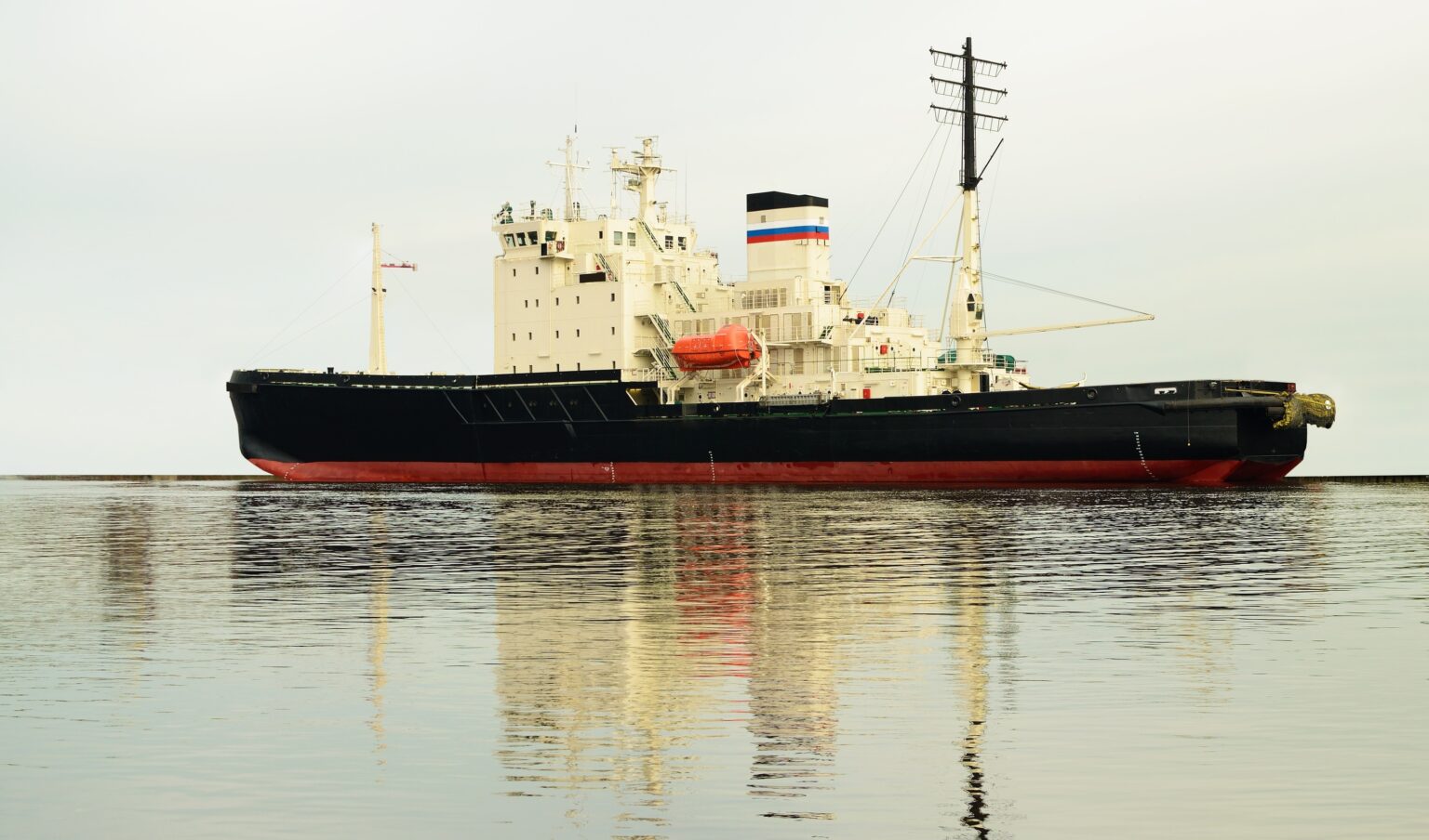 Lloyd’s Register unveils roadmap for nuclear-powered shipping ...