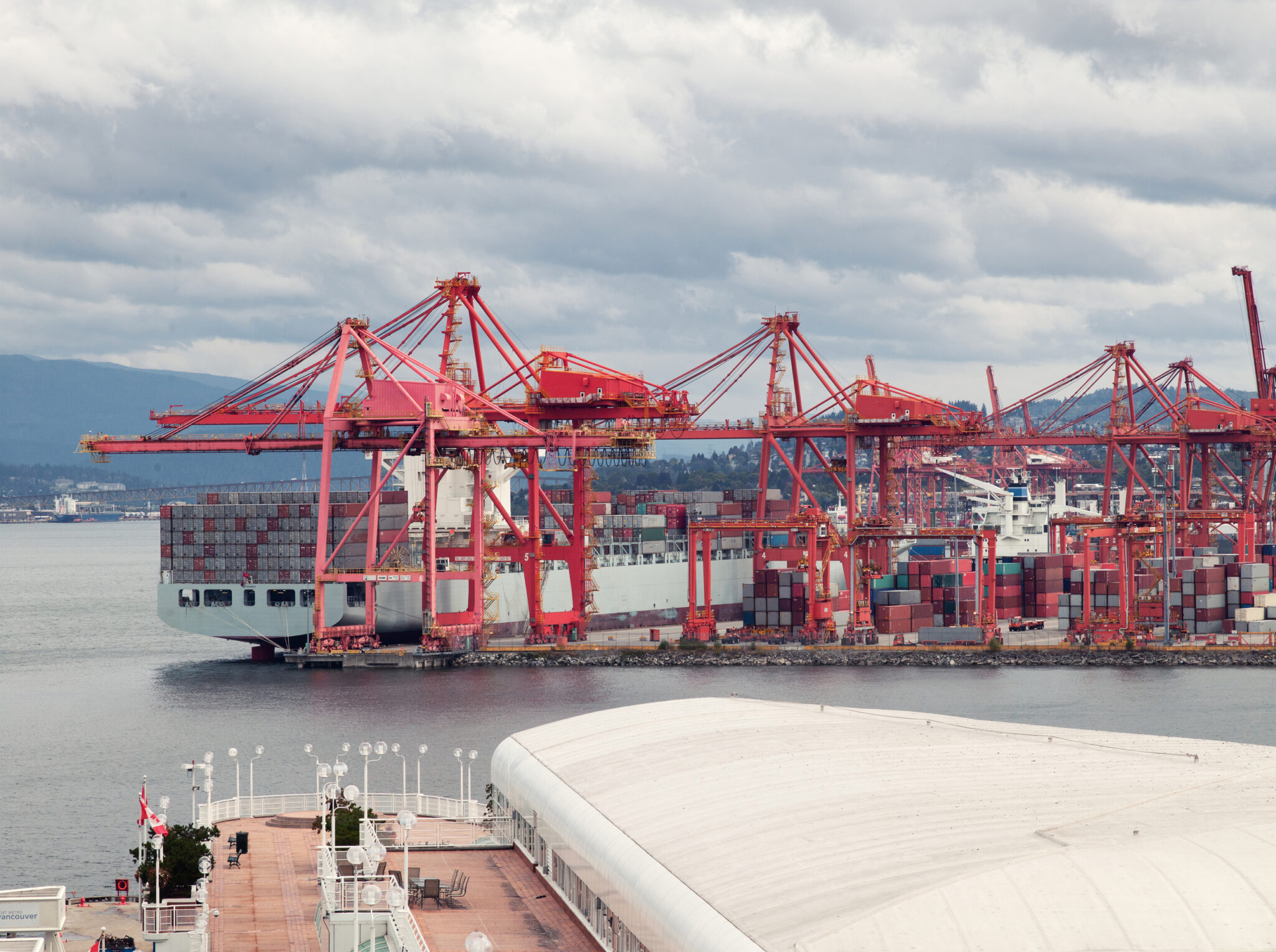 B.C. port dispute: Employers to lockout forepersons as strike begins ...