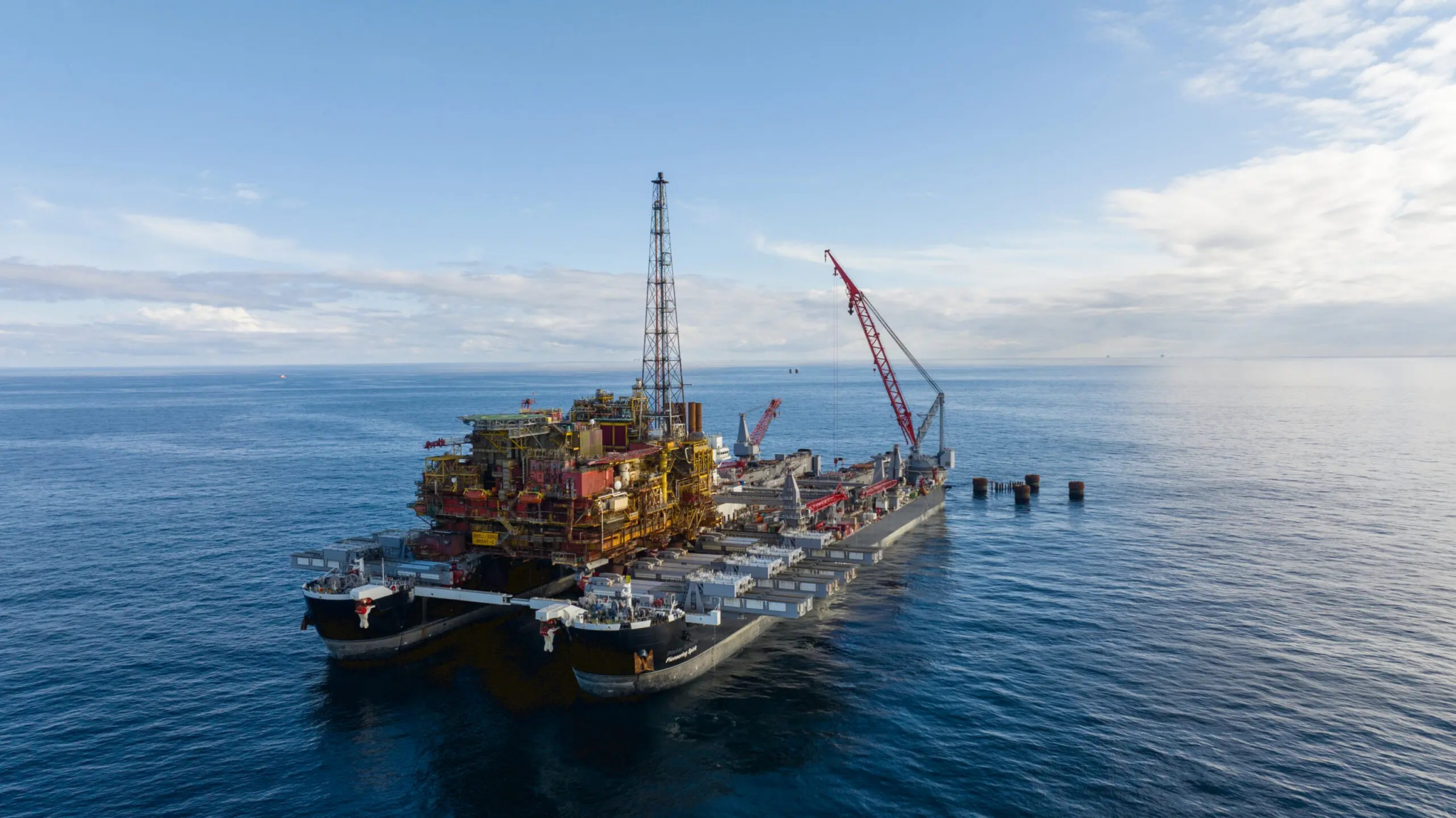 Allseas In Historic 31,000-Tonne Brent Platform Lift | Offshore news ...