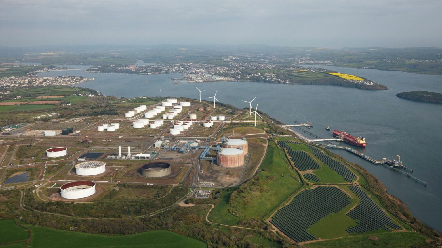 VTTI becomes 50% shareholder of Dragon LNG alongside Shell | Port news ...