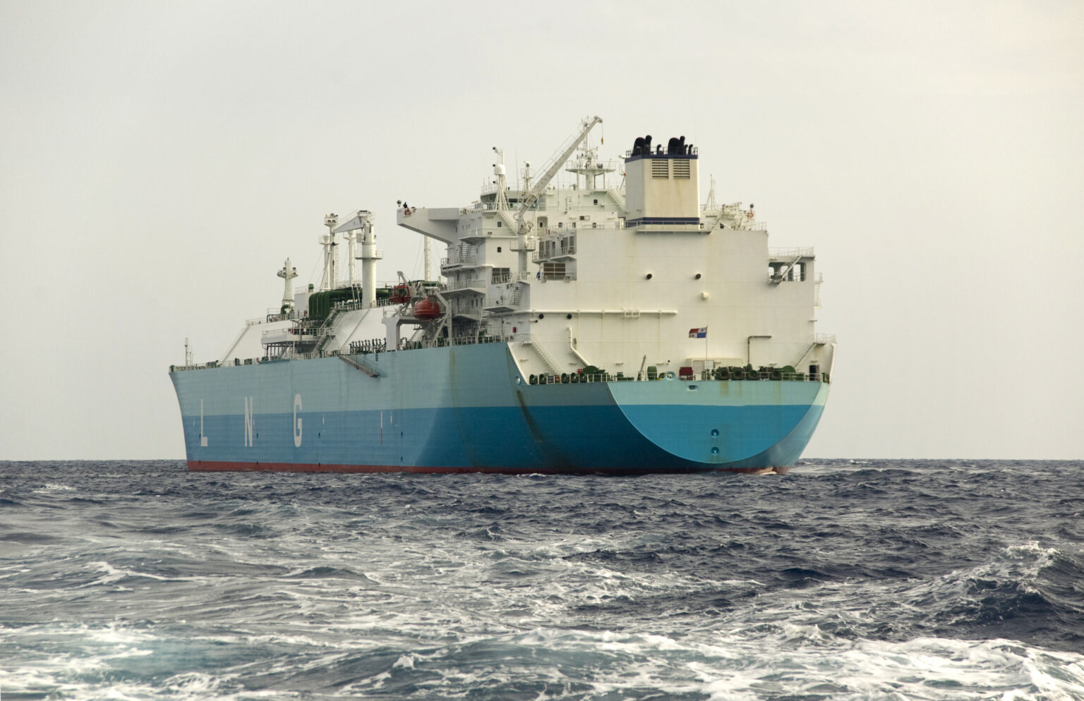 Orders almost halved for new alternative-fuelled ships in first 10 ...